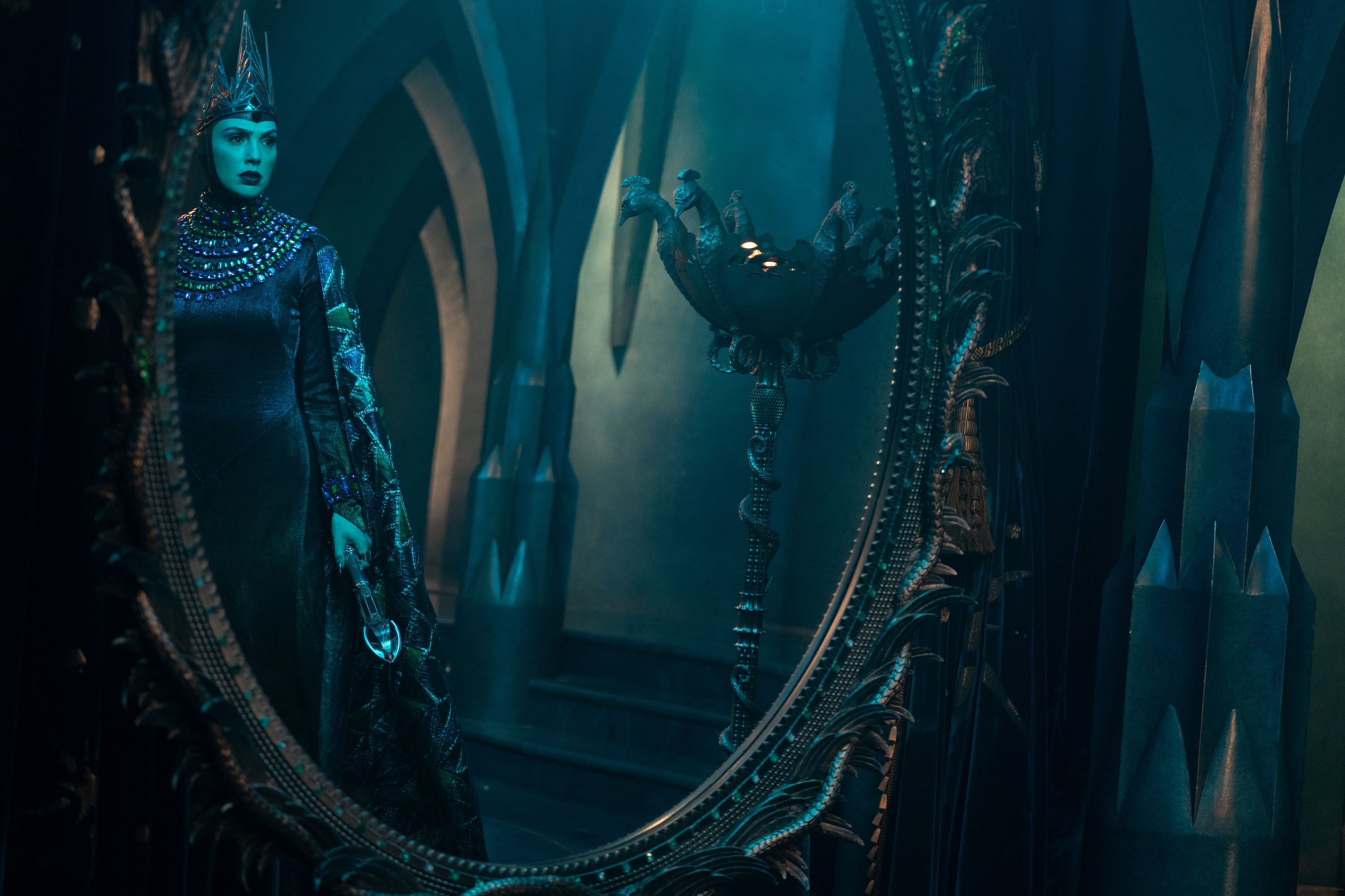 ‘Snow White’ Review: A Low-Energy Fantasy Reboot